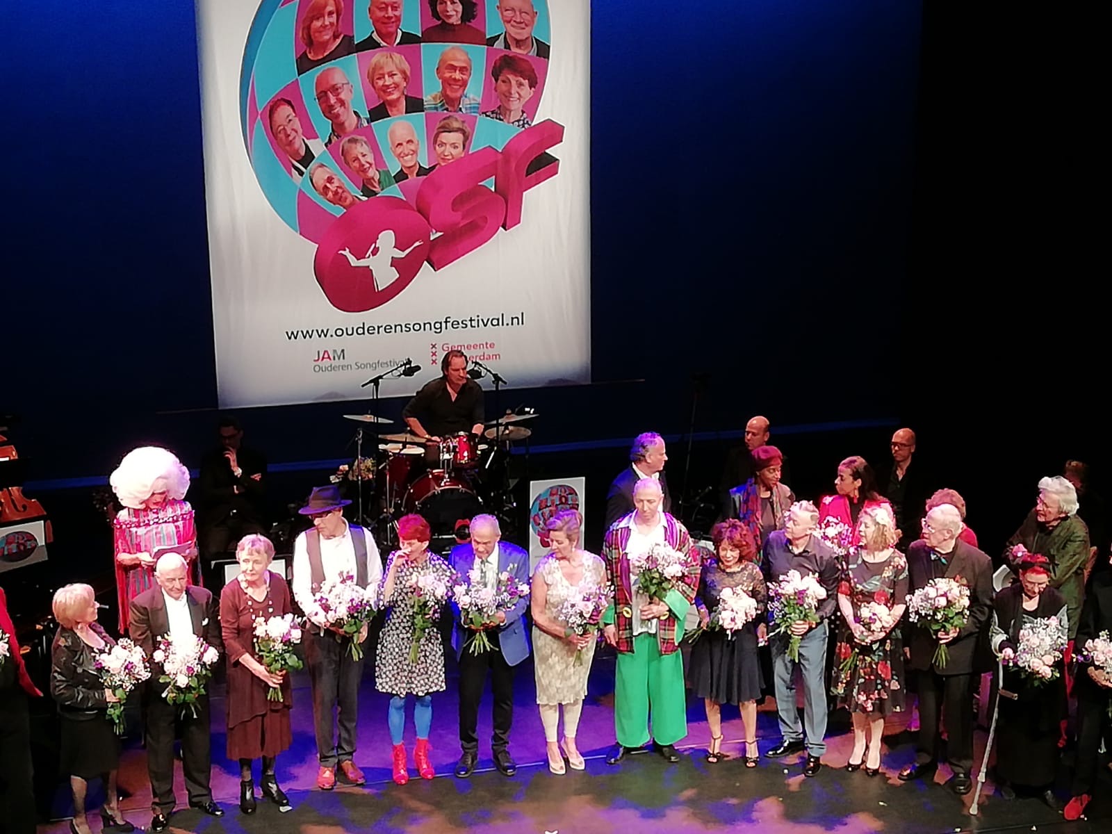 Swingend uitje naar Finale Ouderen Songfestival Swingend uitje naar Finale Ouderen Songfestival